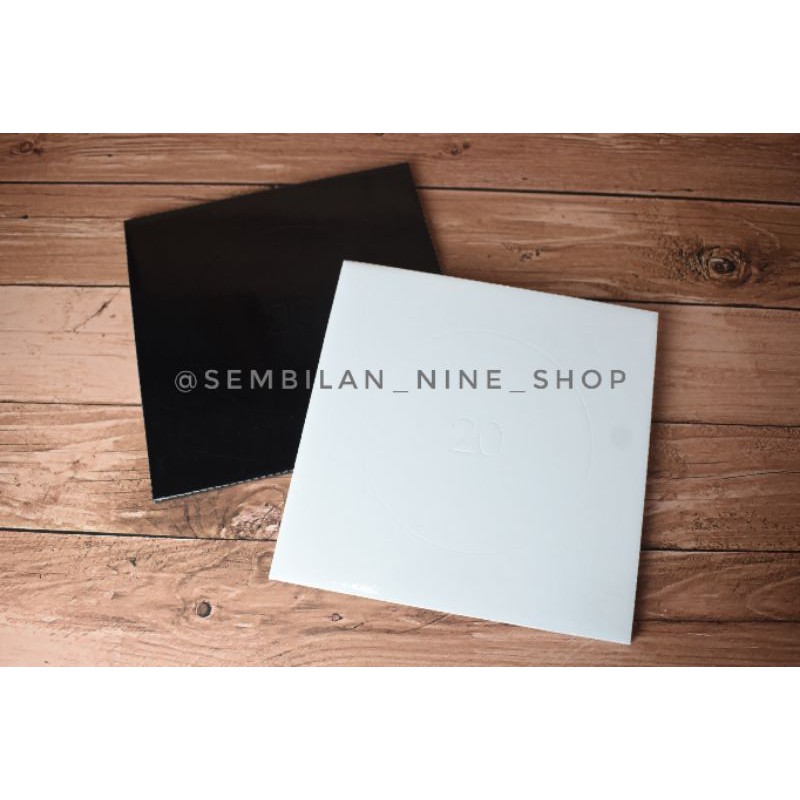 Jual Tatakan Kue POLOS 22 cm x 22 cm Hitam / Putih Kotak Alas Kue ...