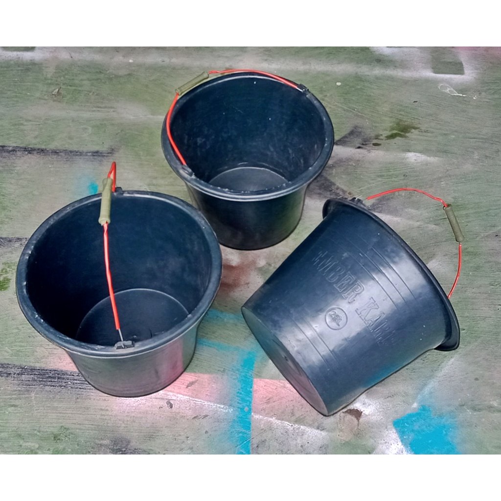 Jual Ember hitam Cor gagang besi Ember Karet Murah 22 lt | Shopee Indonesia