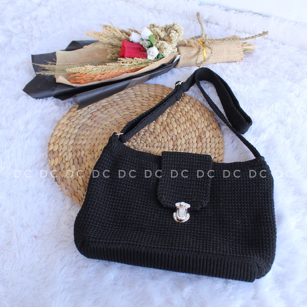 Jual tas selempang rajut simple muat banyak / slingbag rajutan murah ...