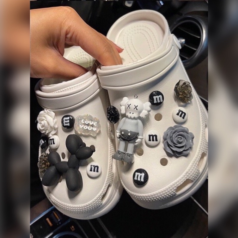 Jual 1 Set Jibbitz Kaws / Jibbitz Crocs Aksesoris (Kaws) | Shopee Indonesia