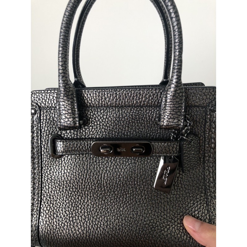 Jual Coach Swagger 21 Pebble Leather in Gunmetal | Shopee Indonesia