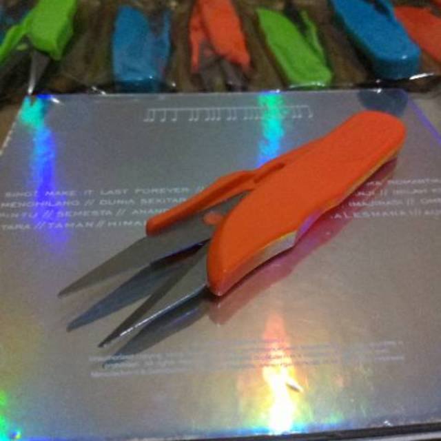 Jual GUNTING KECIL warna (cekris) ukuran kecil | Shopee Indonesia