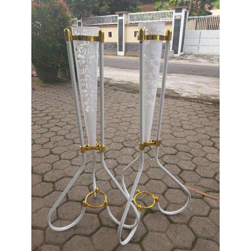 Jual Pot Standing Besi Pot Corong Besi Pot Bunga Sudut Vas Kerucut Besi ...