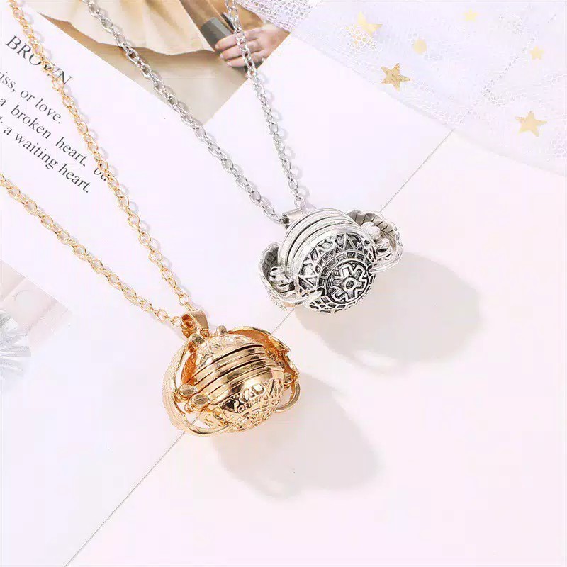 Jual Kalung Liontin Foto Model Retro muat 4 Foto Import | Shopee Indonesia