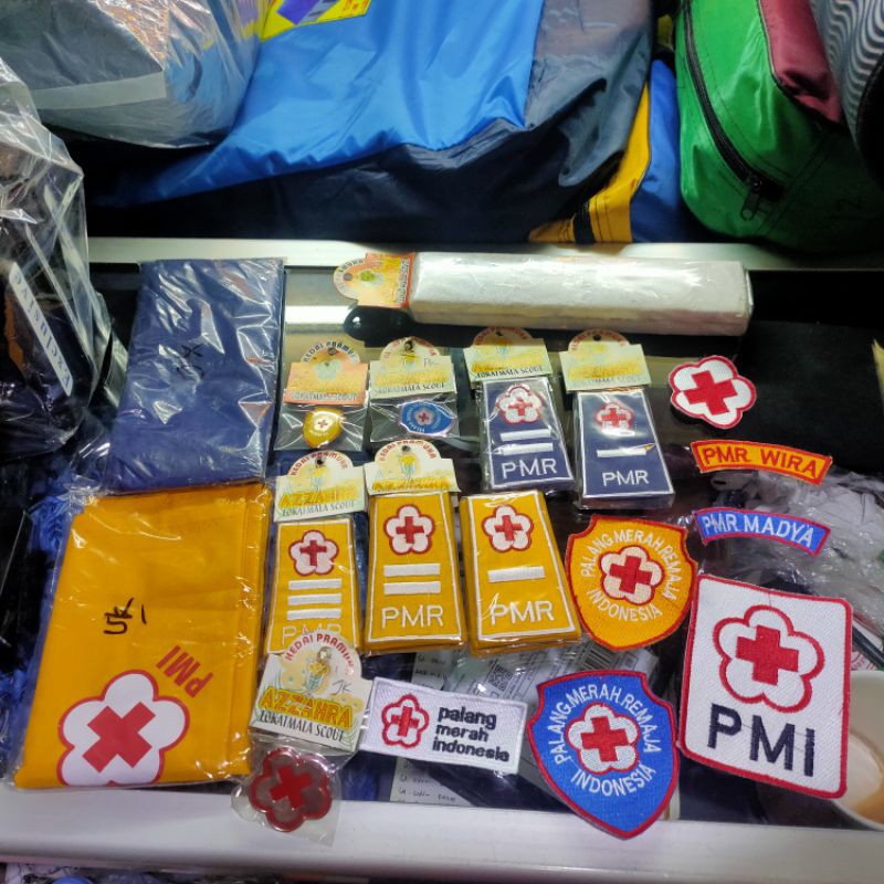 Jual atribut perlengkapan PMR madya dan wira berupa evolet bahu, pin ...