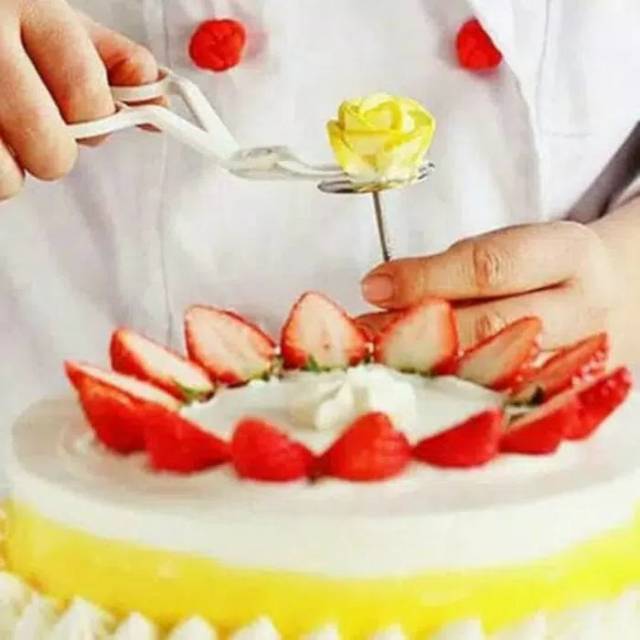 Jual Gunting mawar dekorasi kue ulang tahun penghias kue tart | Shopee ...