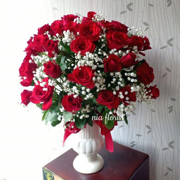 Jual Rangkaian Bunga Hiasan Meja Hadiah Ulang Tahun - Putih |Vas Bunga | Shopee Indonesia