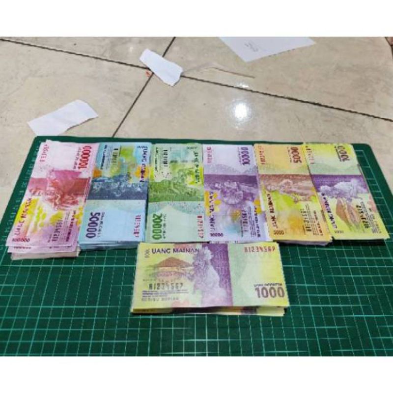 Jual Uang mainan monopoli asli isi sekita 1000 lembar campur duit ...