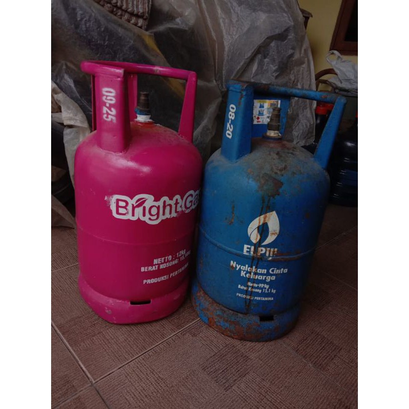 Jual tabung gas 12 kg kosong ada 2 pc sesuai gambar. harga @350rb ...