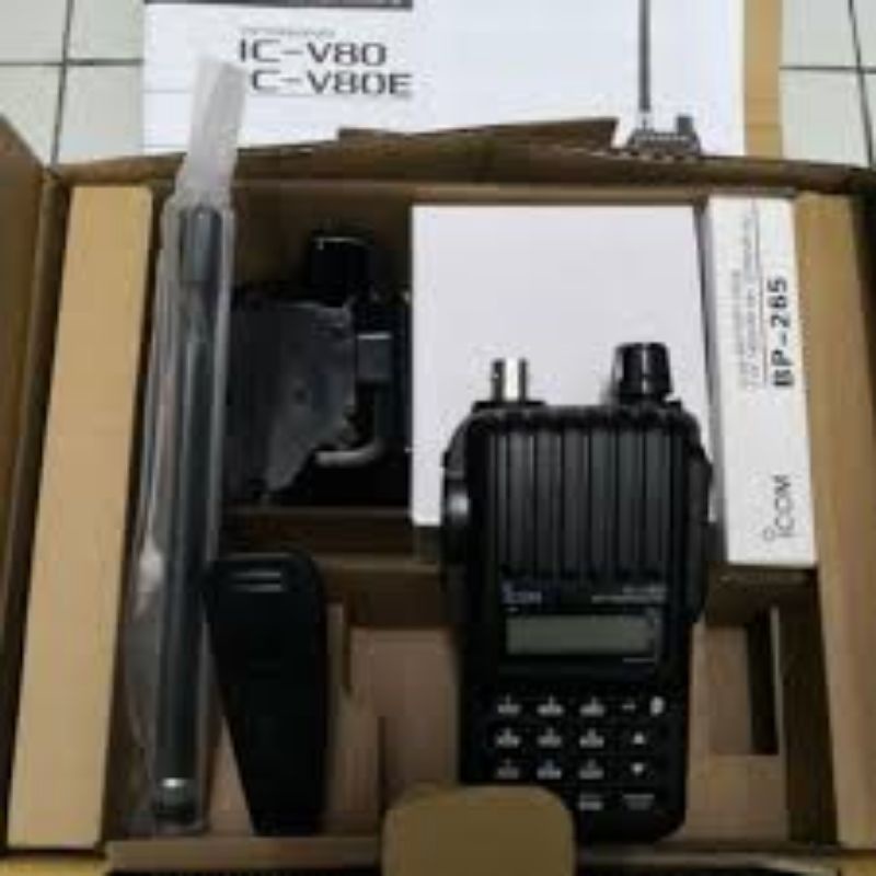 Jual Handy Talky ICOM IC-V80 menyediakan audio yang kuat (750mW) dan jernih dengan amplifier BTL ...