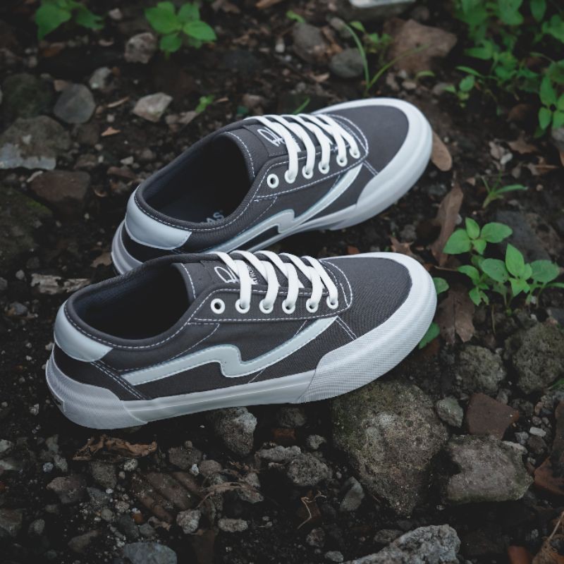 Jual Patrobas Ivan Chorcoal Grey | Shopee Indonesia