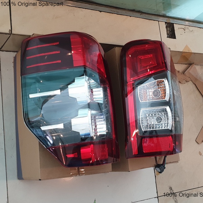 Jual Lampu Belakang Stop Lamp Halogen Mitsubishi New Triton 8330B209 ...
