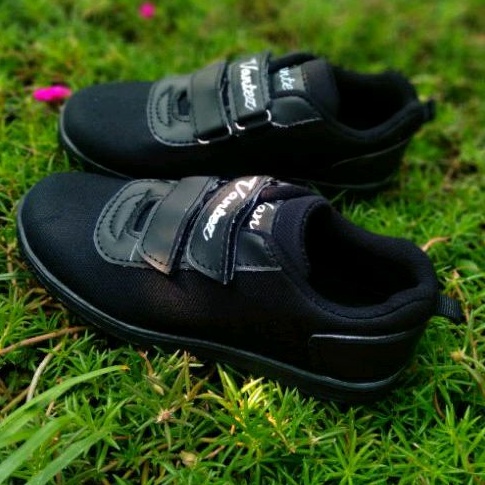Jual Sepatu Anak Sekolah Tanpa Tali Hitam Polos 28-35 Hitam Putih ...