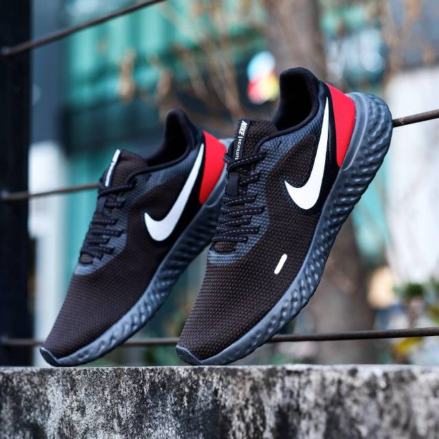 Jual Original BNWB Sepatu Nike Revolution 5 Black White Red Sol Grey ...