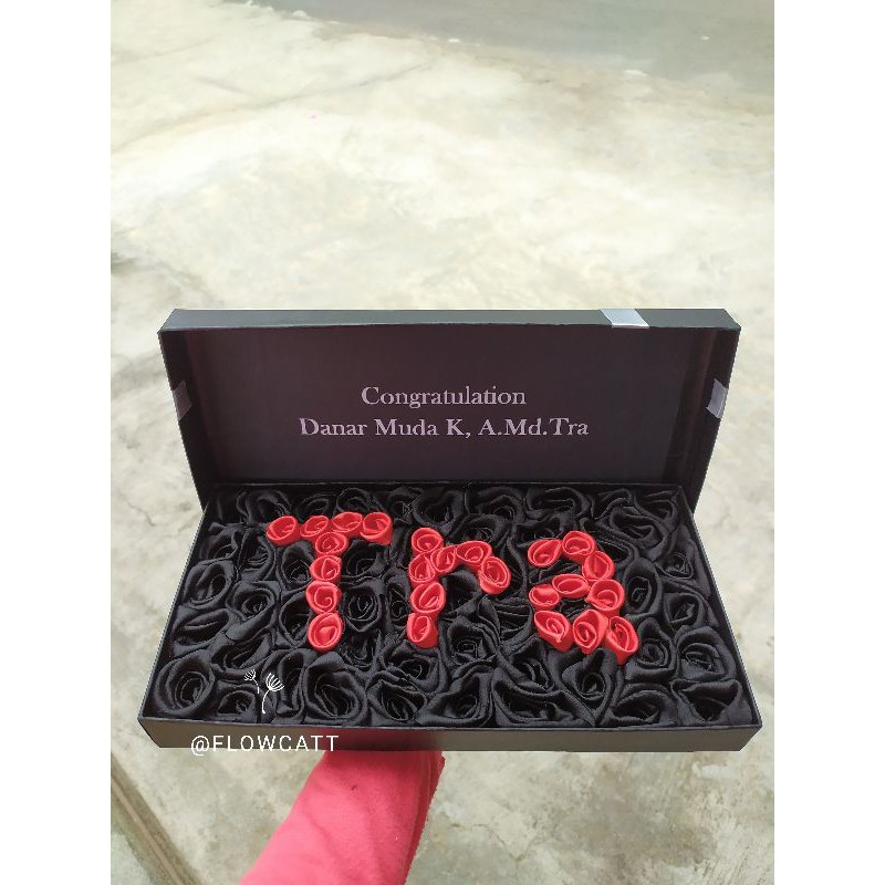 Jual Bucket Box Wisuda / Buket Box Wisuda / Buket Bunga Box Wisuda ...