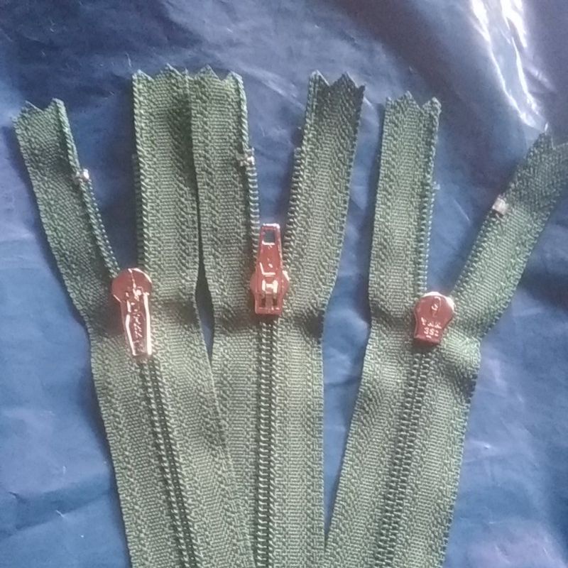 Jual resleting YKK SLFC 32 ECO = 15cm,, dan 17,5cm per pcs/satuan | Shopee Indonesia
