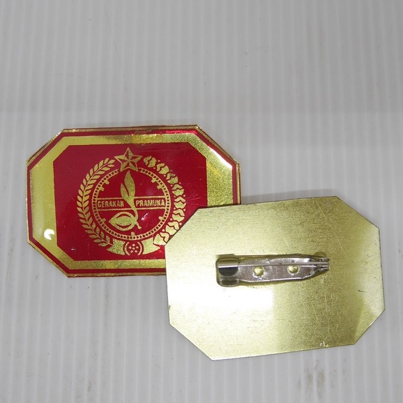 Jual TATOP / PIN MERAH KOTAK UNTUK BARET PRAMUKA | Shopee Indonesia