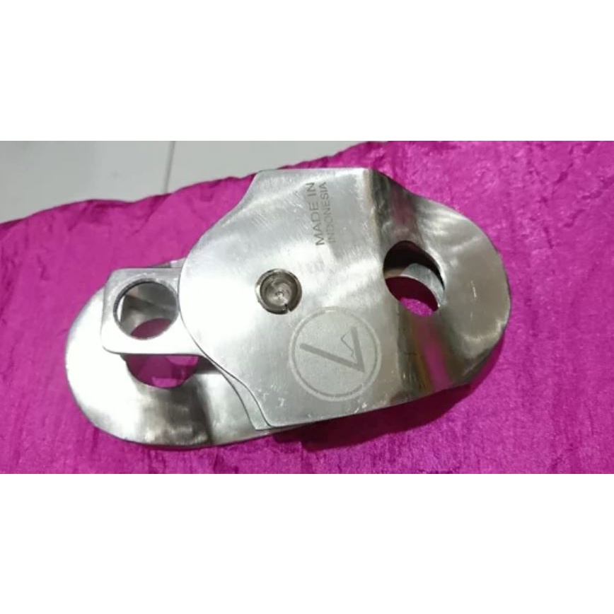Jual Pulley twin stainless lavendura 3.5 ton pulley rescue tandem fixe ...