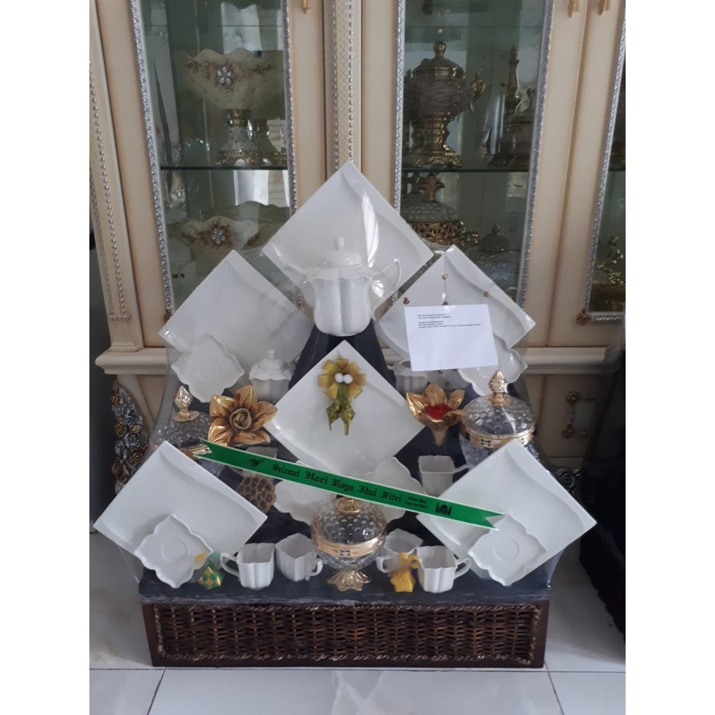 Jual Parcel Hampers Dinner Set, Tea Set, Toples Crystal Lebaran ...