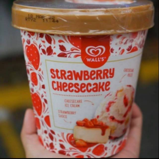 Jual Ice Cream Walls Strawberry Cheesecake | Shopee Indonesia