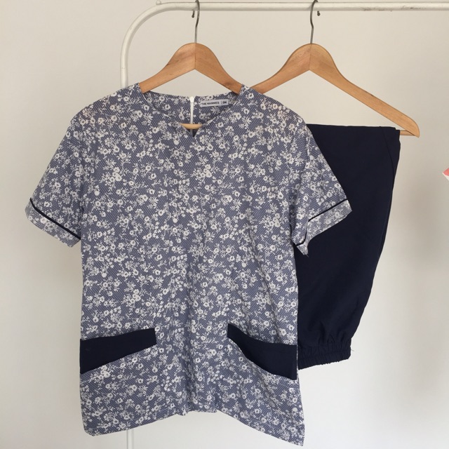 Jual Seragam Suster kerah V bunga putih | Shopee Indonesia