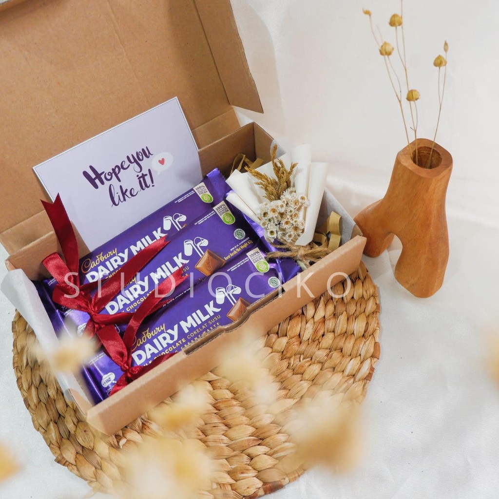 Jual Kado Ulang Tahun Cewek Cowok Wisuda Ultah Hampers Coklat Valentine ...