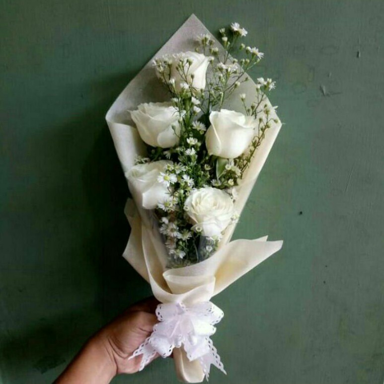 Jual Hand Buket Bunga Mawar Asli / Bouquet Mawar 5 Tangkai Putih Fresh ...