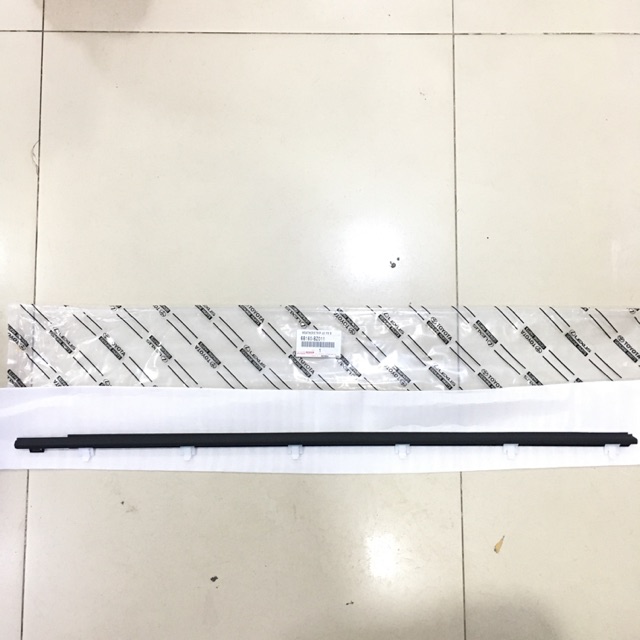 Jual Pelipit Pintu/Karet Kaca Luar Depan Kanan Toyota Avanza-Xenia ...