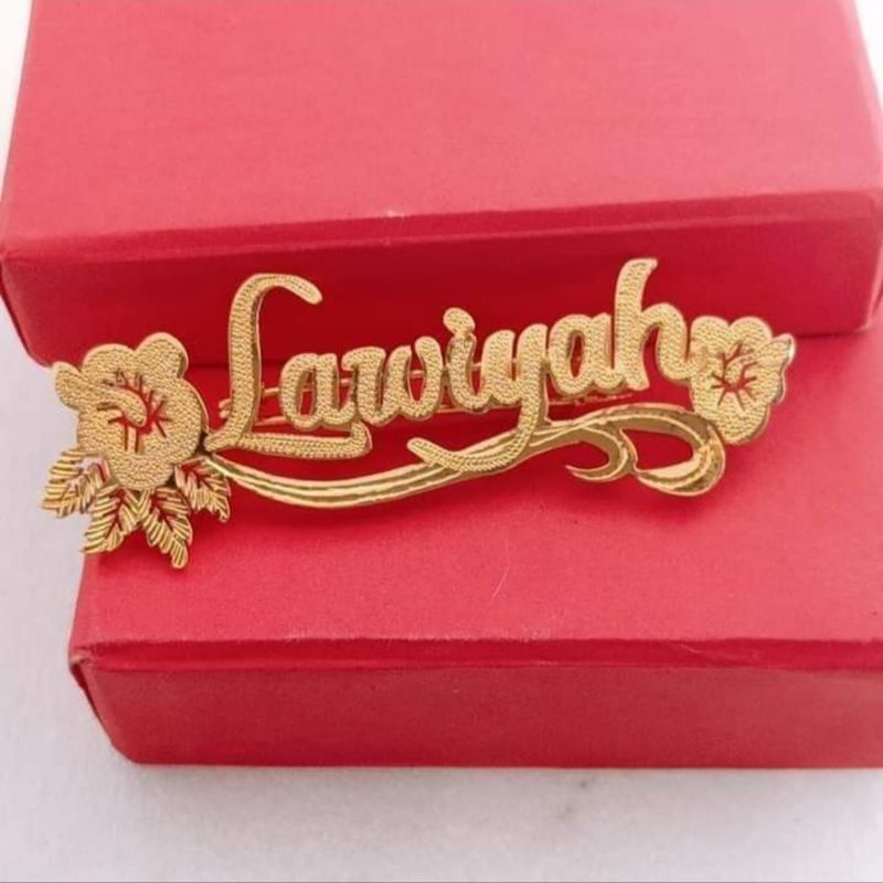 Jual brooch custom nama pin nama tag nama dada peniti nama custom gold ...