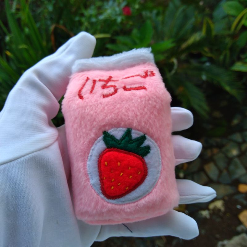 Jual Susu kotak stroberi plushie (boneka susu stoberi) keychain Ichigo ...