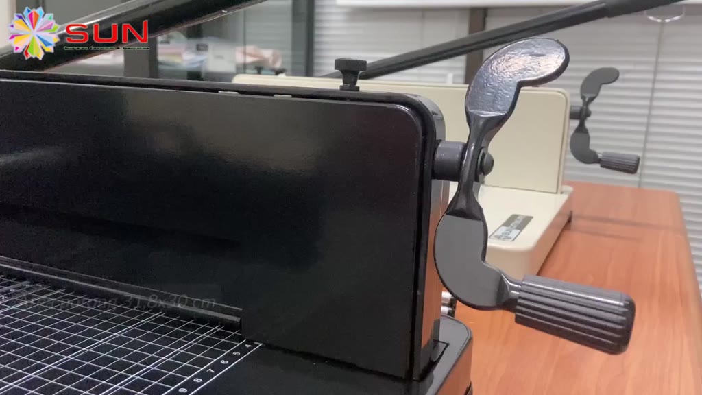 Jual Alat Pemotong Kertas 1 rim A4 - Mesin Thick Layer Paper Cutter A4 ...