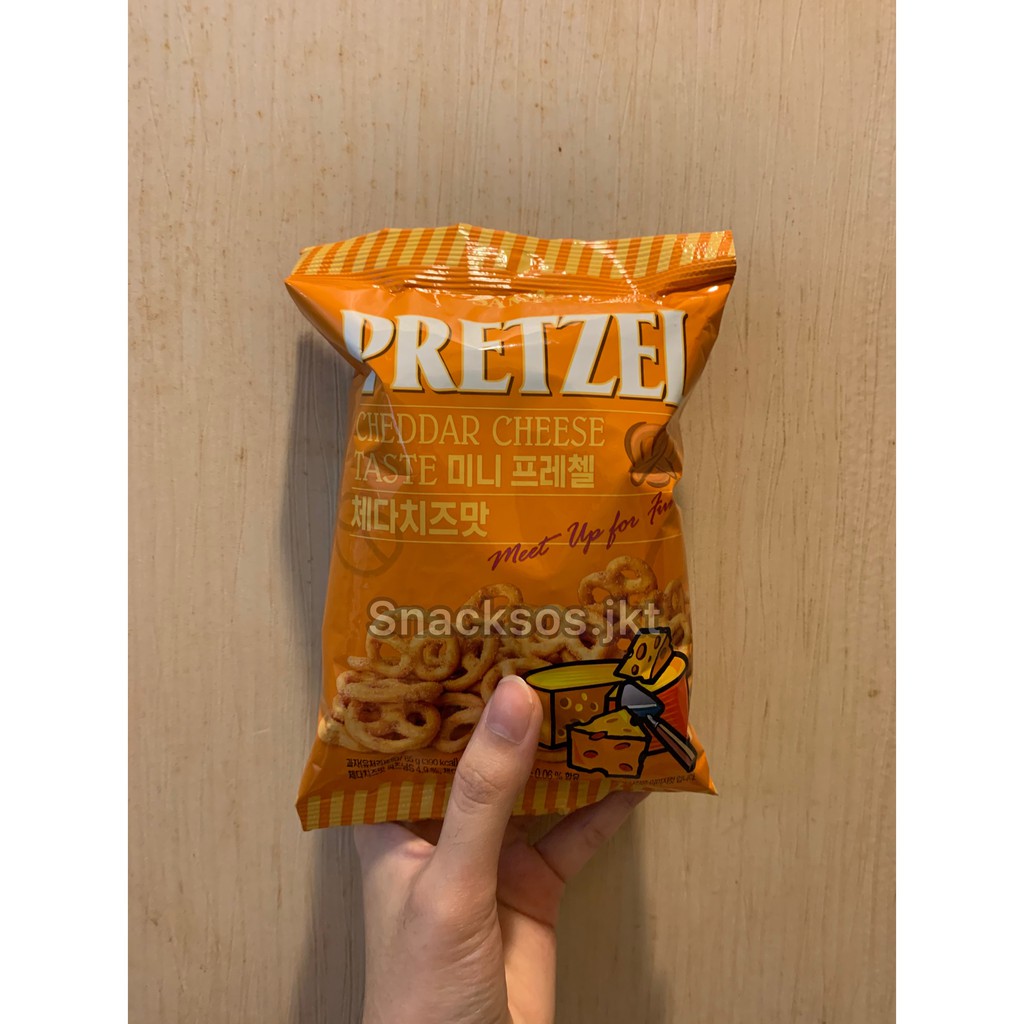 Jual SAMJIN PRETZEL CHEDDAR CHEESE TASTE / SPICY BEEF / STIR-FRIED ...
