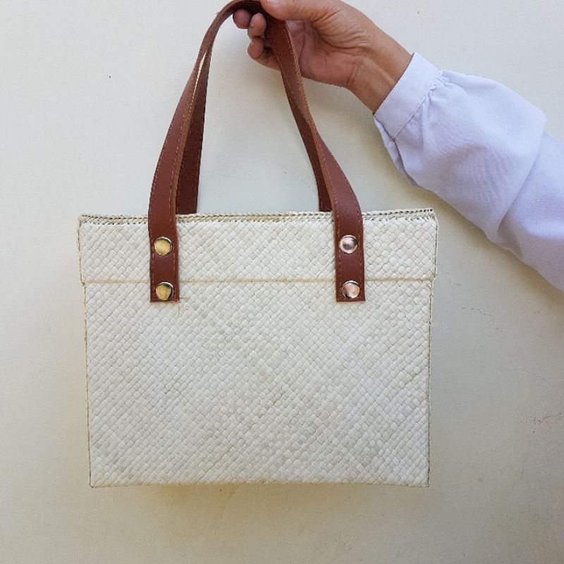 Jual Tas Anyaman Kerajinan Pandan Kotak / tas bali / tas etnik / tas ...