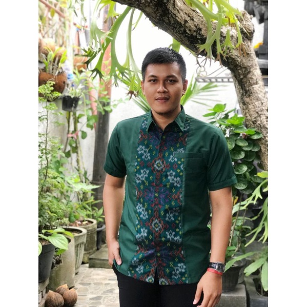 Jual Kemeja Endek Pria Warna Hijau Kombinasi. Adem dan Nyaman | Shopee ...