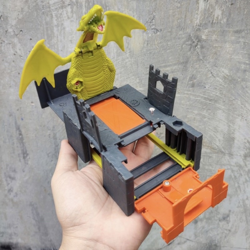 Jual Matchbox Pop Up Adventure Dragon Castle Portable PLAYSET | Shopee ...