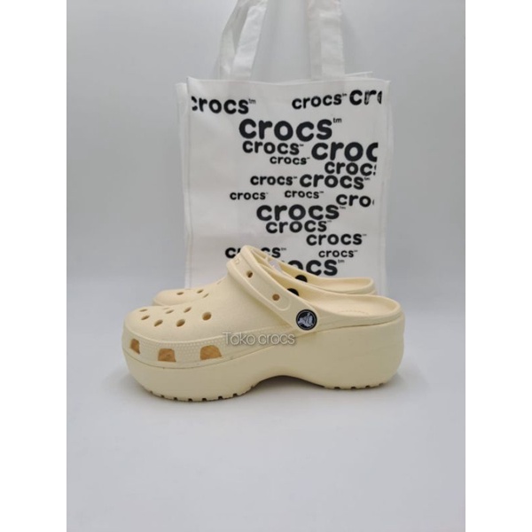 Jual crocs Classic platform Clog / Sandal wanita Crocs platform clog / Crocs Platform Bae clog ...