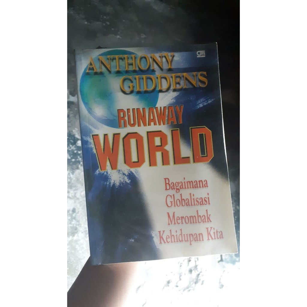 Jual Runaway World, Bagaimana Globalisasi Merombak Kehindupan Kita ...
