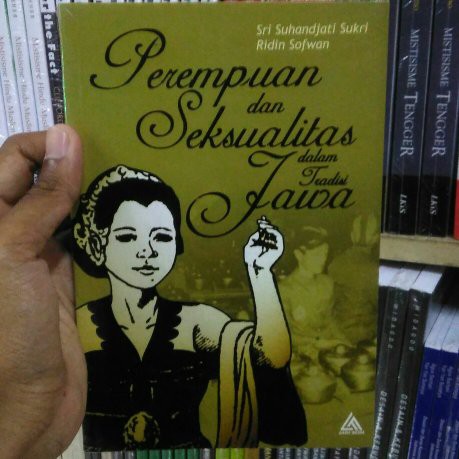 Jual PEREMPUAN DAN SEKSUALITAS DALAM TRADISI JAWA - SRI SUHANDJATI | Shopee Indonesia