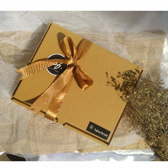 Jual Hampers(Buket+Snack+dompet+masker+botol,ucapan) | Shopee Indonesia