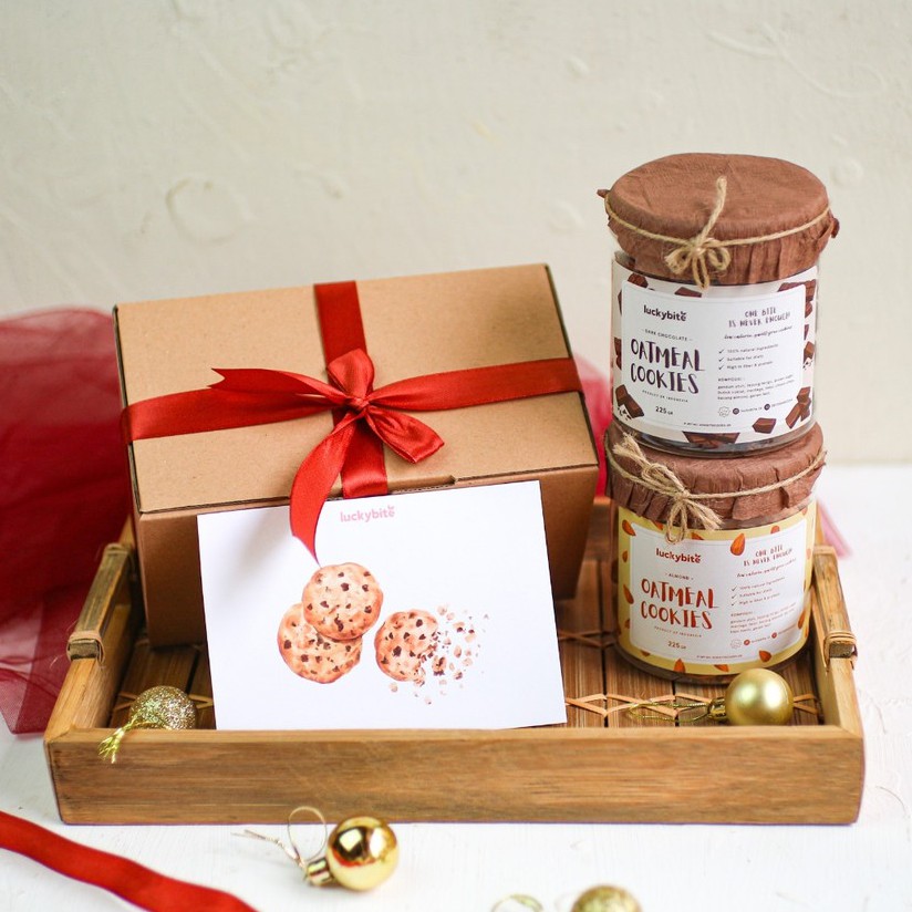 Jual Hampers / Gift Box / Kado - Oatmeal Cookies 2 Jar + FREE Greeting ...
