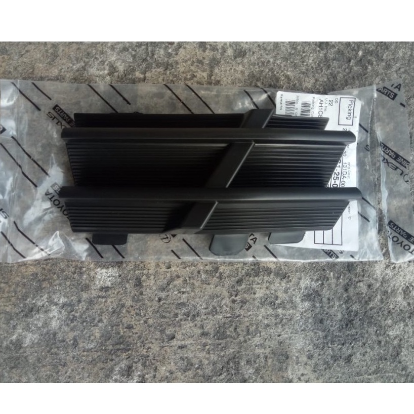 Jual Cover Tutup Moulding Bumper Derek Towing Depan Kanan New Avanza ...