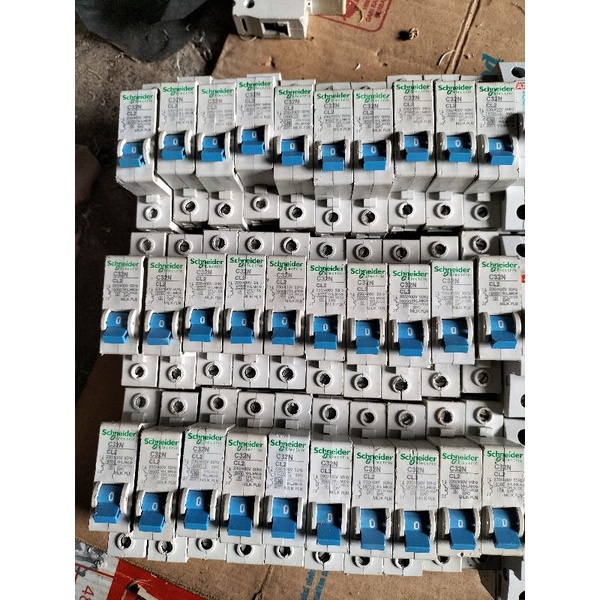 Jual MCB PLN 2A 4A lengkap second tp masih layak pakai | Shopee Indonesia