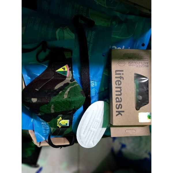 Jual MASKER LORENG PM AD GAJAH MADA LIFE MASK MODEL TOMO | Shopee Indonesia