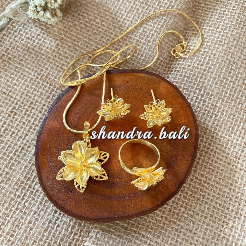 Jual Set Perhiasan Kalung + Liontin + Cincin + Anting Sumpel Bunga ...