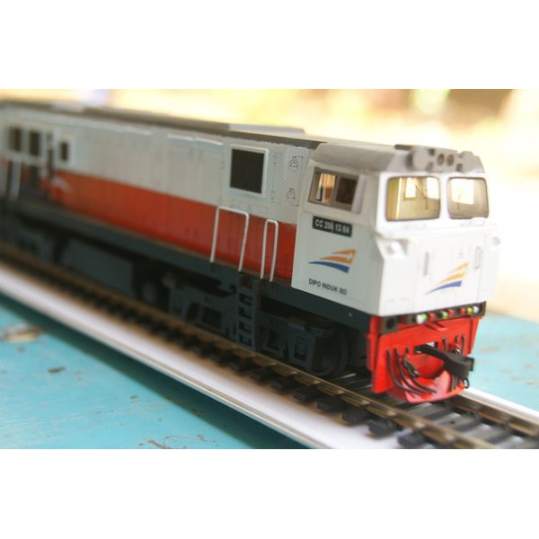 Jual BAYAR DI TEMPAT [COD]-Lokomotif cc206 Miniatur Skala HO | Shopee ...