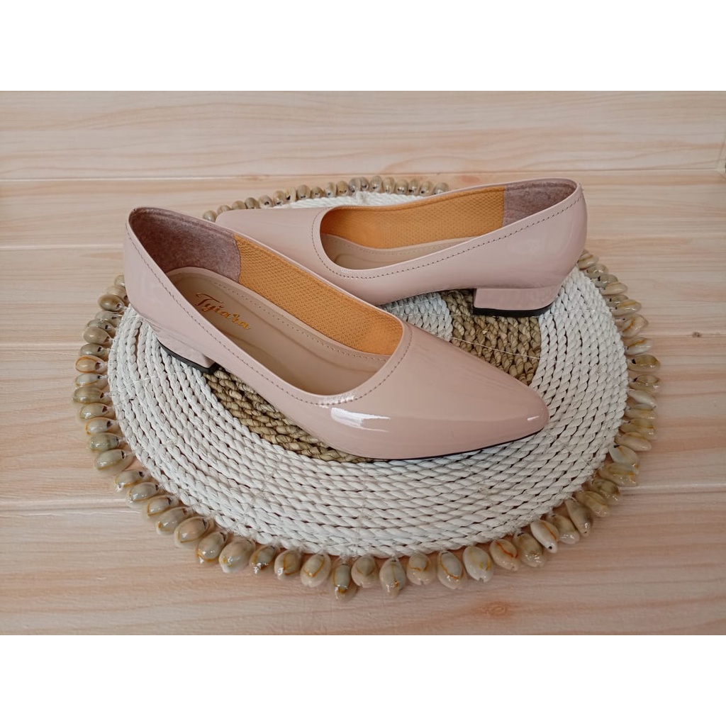 Jual Tyiara. sepatu Pantofel Wanita glossy CR-302L | Shopee Indonesia
