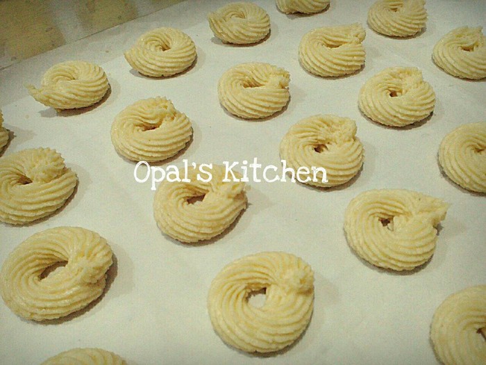 Jual Spuit 4B Sagu Keju Spuit Kerang | Shopee Indonesia