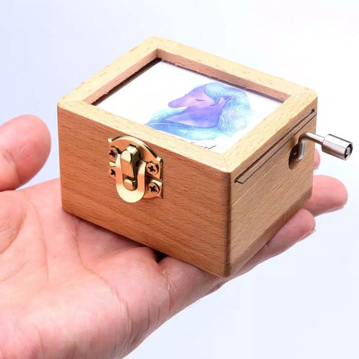 Jual Kotak Musik Kayu Wooden Music Box Bisa diganti dg Foto kado ...