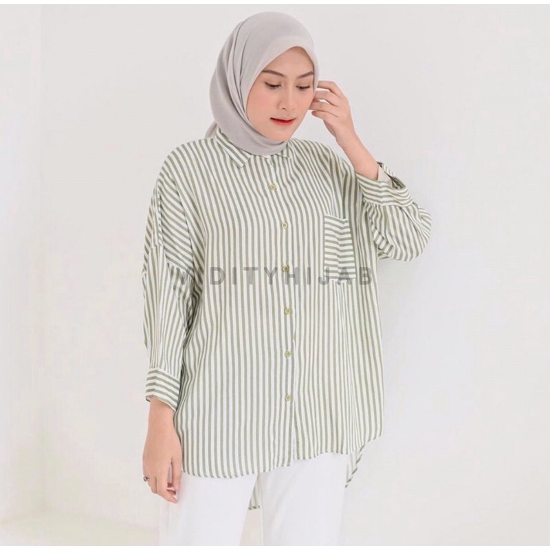 Jual HANNA STRIPE SHIRT | KEMEJA WANITA STRIPE SALUR OVERSIZED BAHAN PREMIUM | Shopee Indonesia