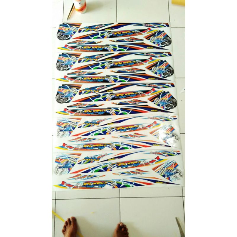 Jual STIKER STRIPING VARIASI DAN LAMINASI VARIO FI CLICK | Shopee Indonesia